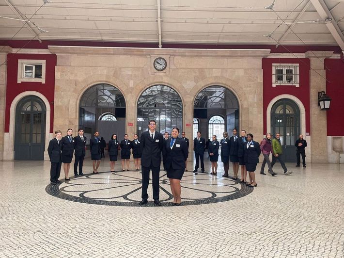 Alunos de turismo como guias em Lisboa - EPHTL - Escola Profissional de ...